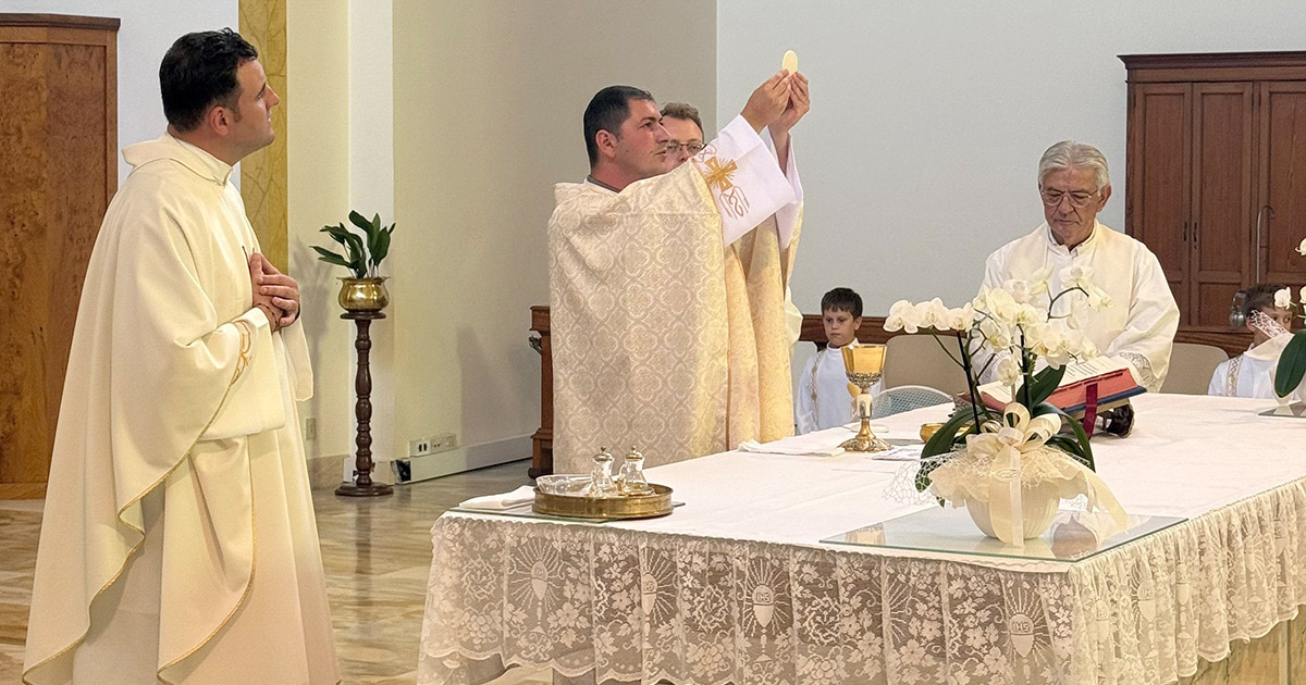 Italia: Prima Liturghie a unui nou preot român în comunitatea romano ...