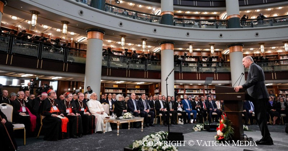 Papa în Turcia: Întâlnire cu autoritățile, cu societatea civilă și cu ...